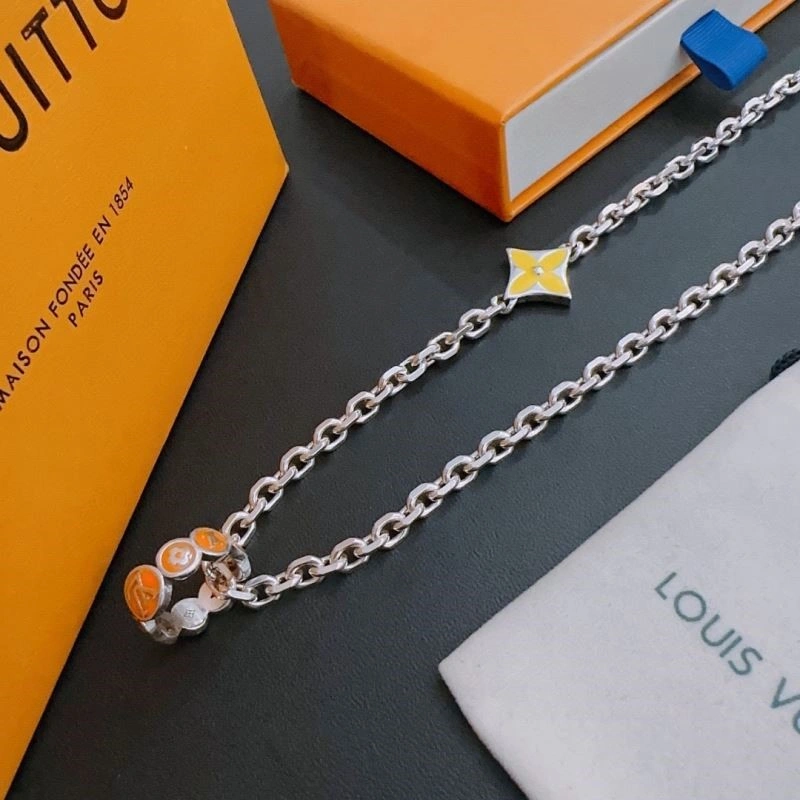 Top mirror Louis Vuitton Necklaces