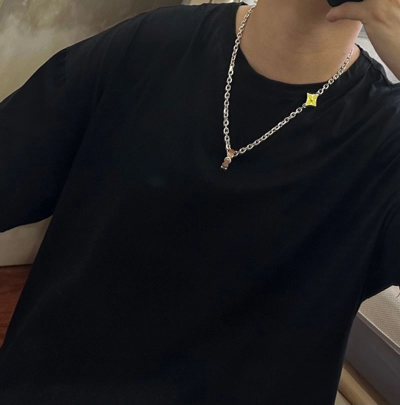 Top mirror Louis Vuitton Necklaces