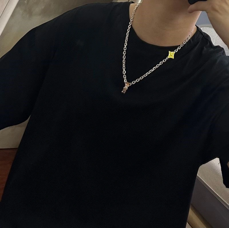 Top mirror Louis Vuitton Necklaces