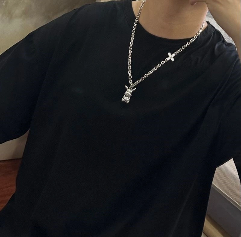 Bargain Louis Vuitton Necklaces