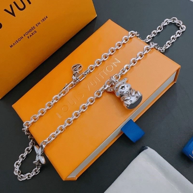 Bargain Louis Vuitton Necklaces