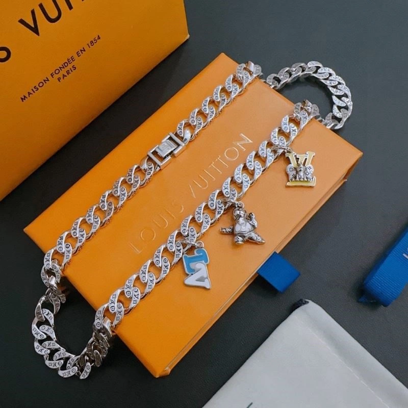 Exact replica Louis Vuitton Necklaces