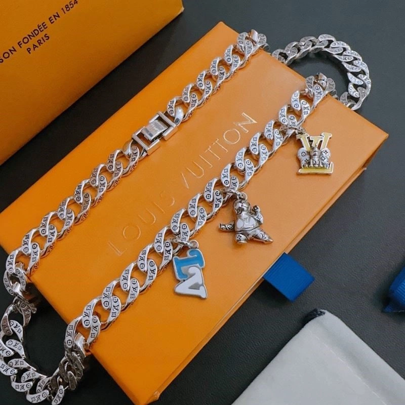 Exact replica Louis Vuitton Necklaces