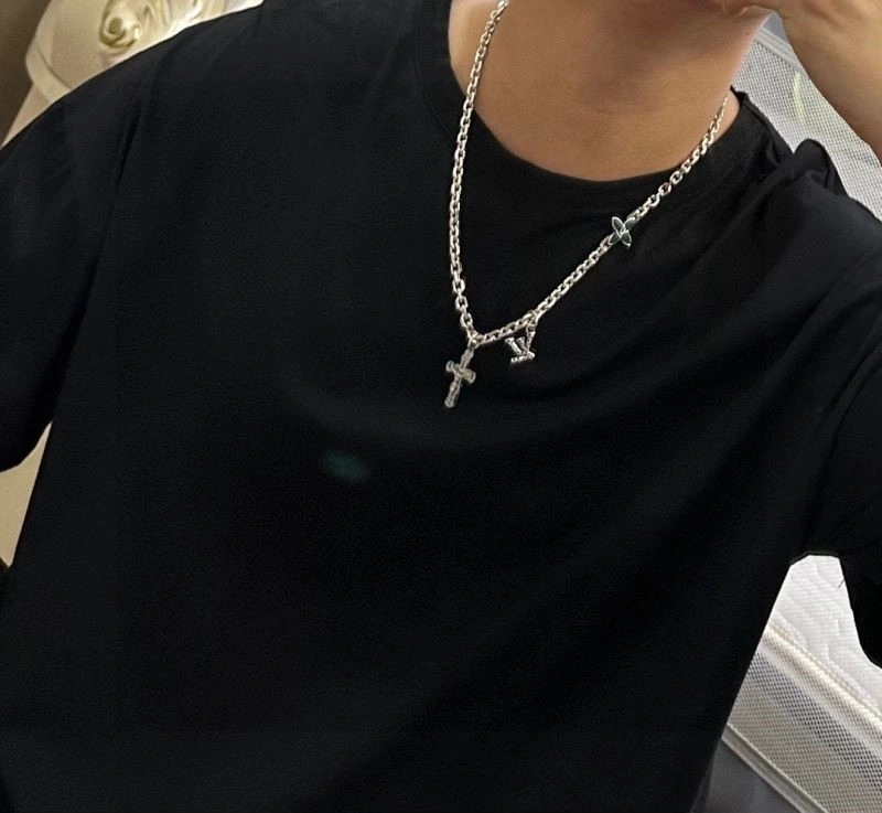 High fidelity Louis Vuitton Necklaces