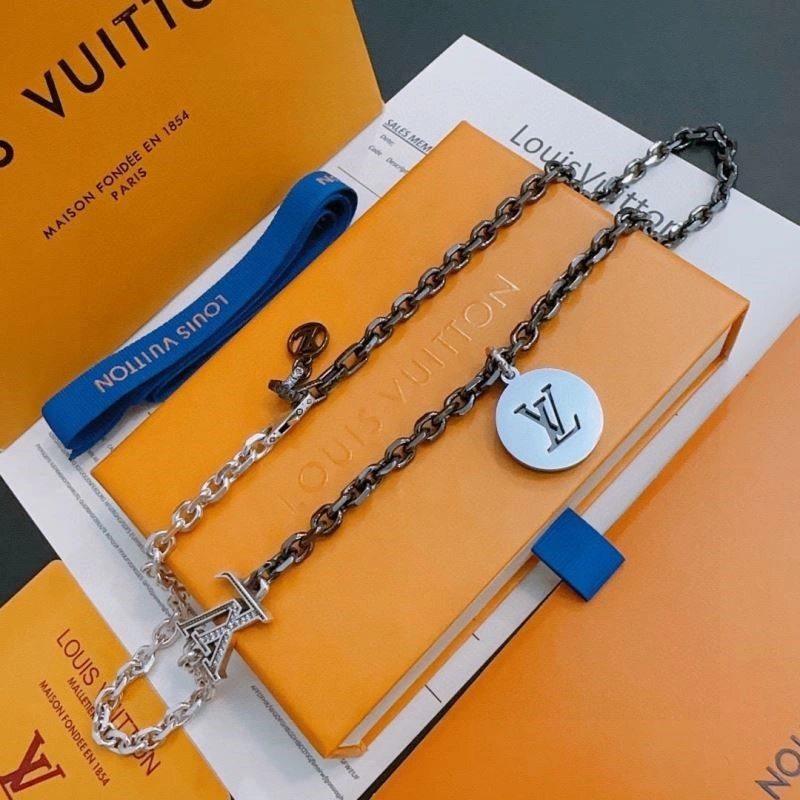 Top mirror Louis Vuitton Necklaces