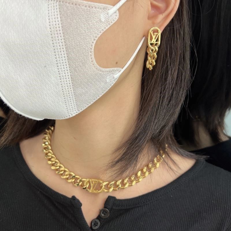 Official Louis Vuitton Necklaces