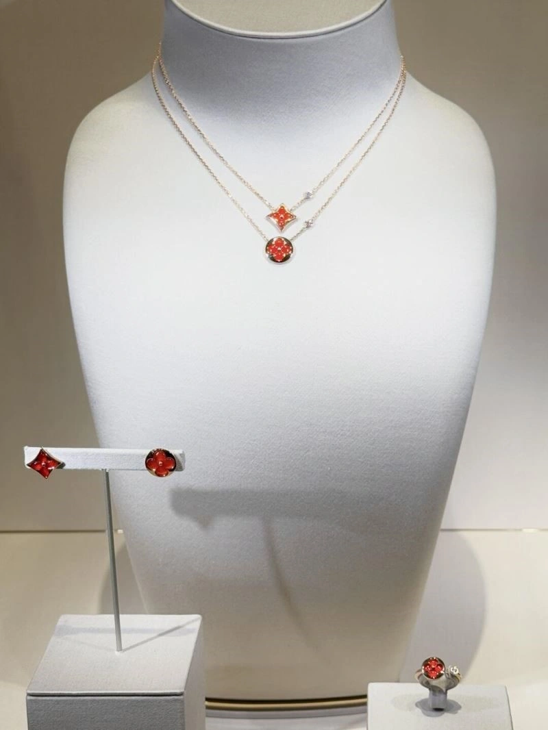 Brand-authenticated Louis Vuitton Necklaces