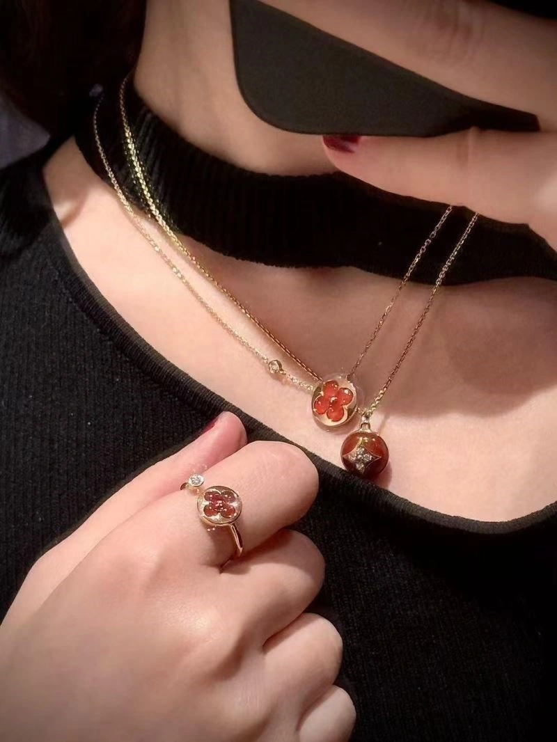Brand-authenticated Louis Vuitton Necklaces