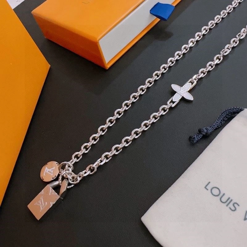 Bargain Louis Vuitton Necklaces