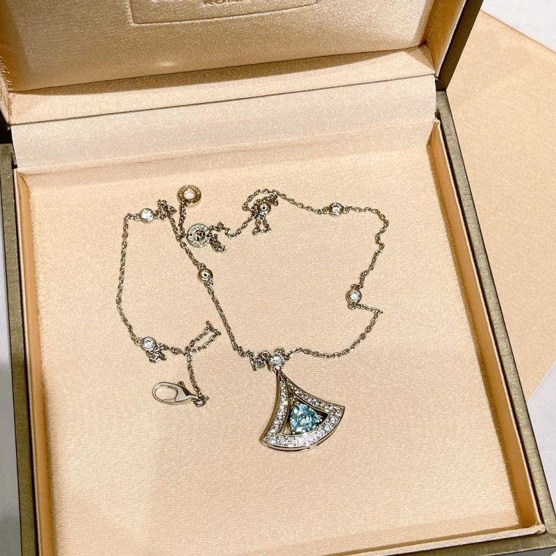 Perfect replica Louis Vuitton Necklaces