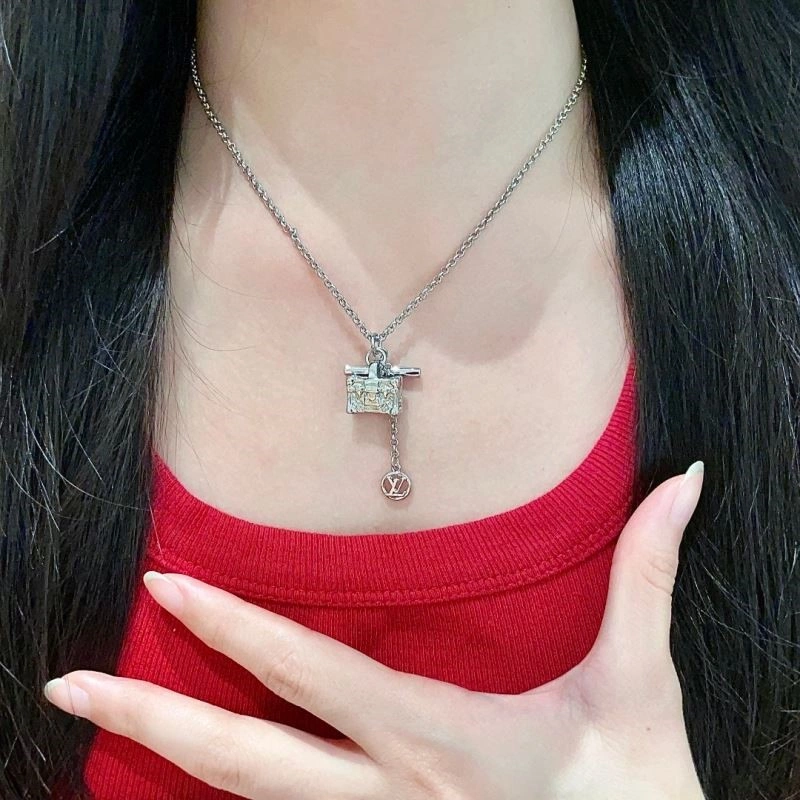 Discounted Louis Vuitton Necklaces