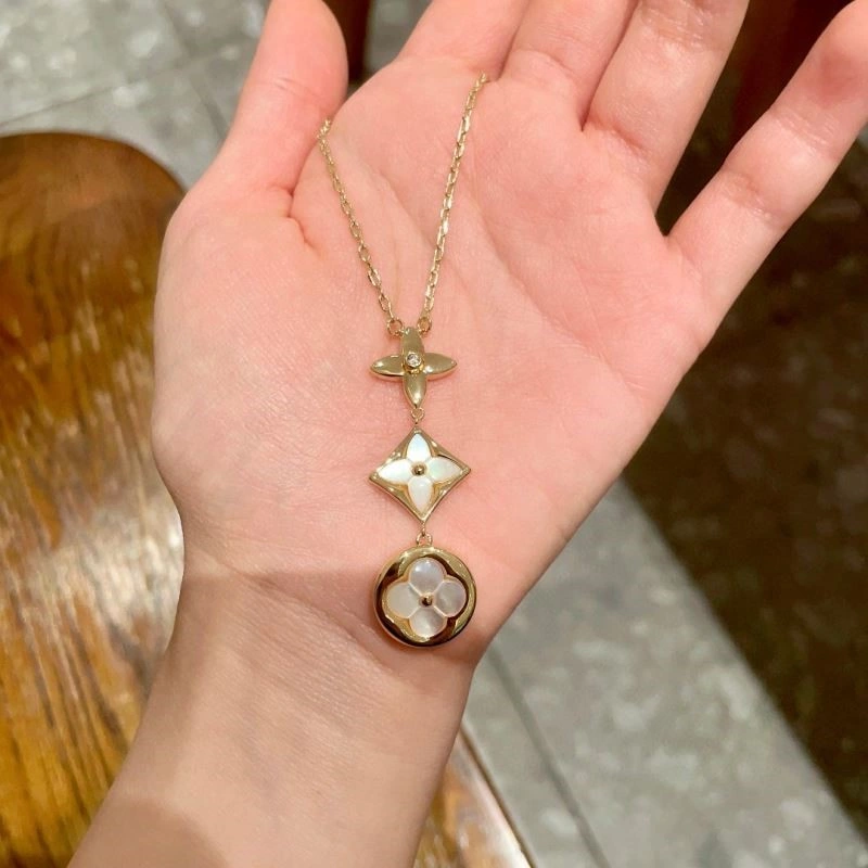 Inexpensive Louis Vuitton Necklaces