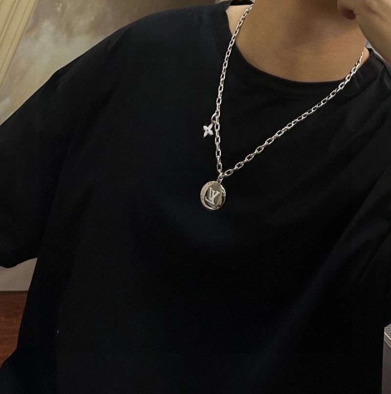 Inexpensive Louis Vuitton Necklaces