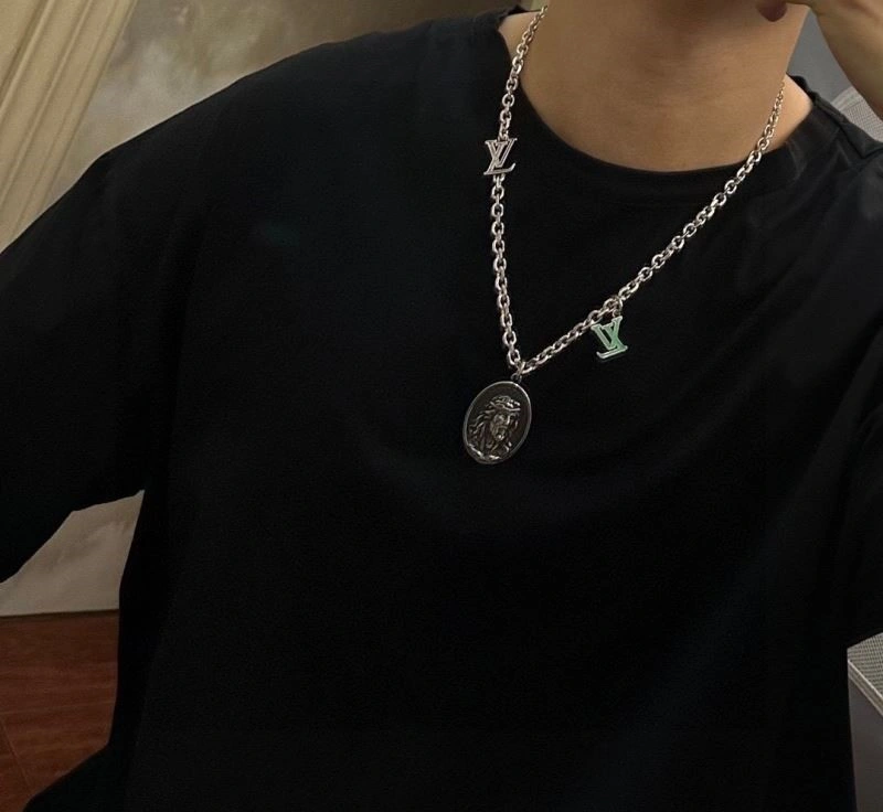 1:1 copy Louis Vuitton Necklaces