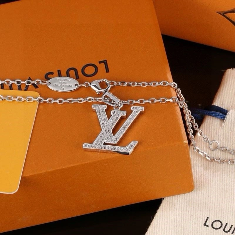 Top mirror Louis Vuitton Necklaces