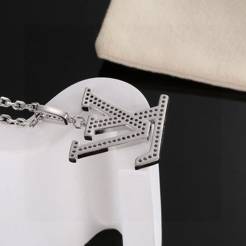 Top mirror Louis Vuitton Necklaces