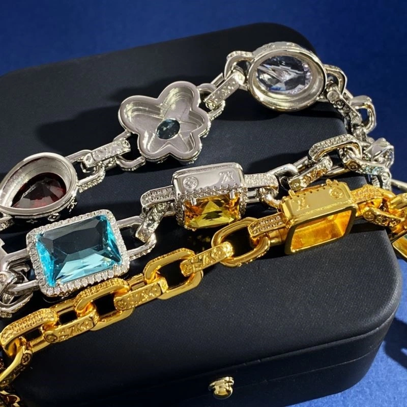 Reasonably priced Louis Vuitton Necklaces