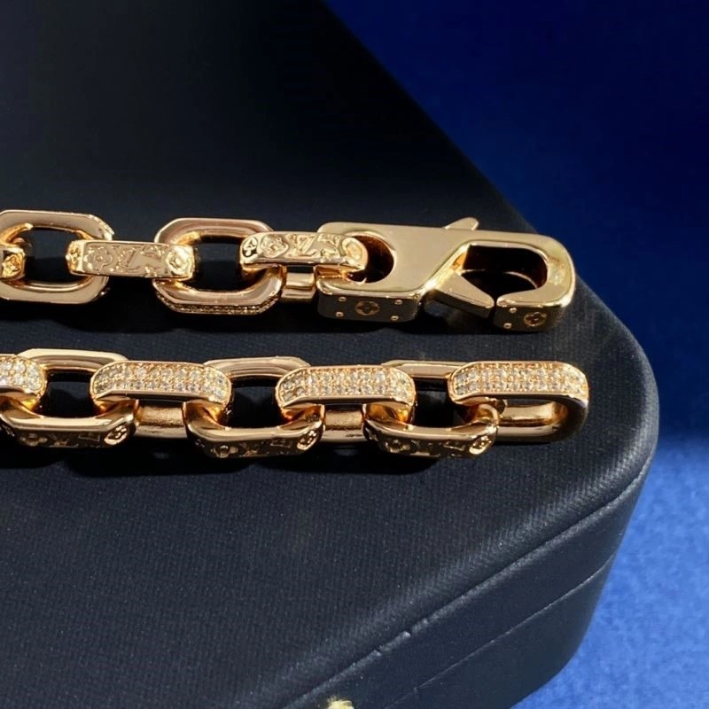Reasonably priced Louis Vuitton Necklaces