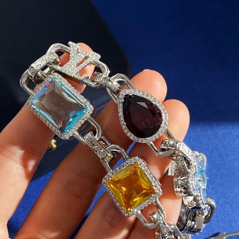 Reasonably priced Louis Vuitton Necklaces