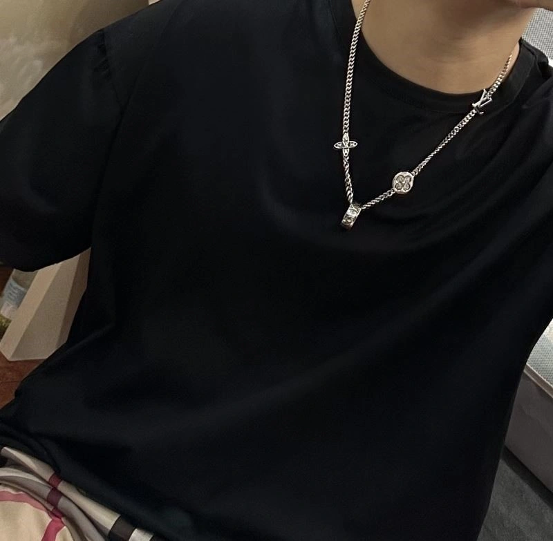 Indistinguishable Louis Vuitton Necklaces