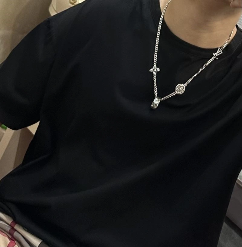 Indistinguishable Louis Vuitton Necklaces