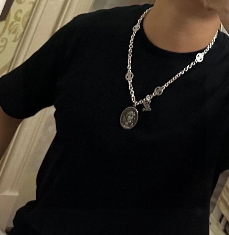 Accurate model Louis Vuitton Necklaces