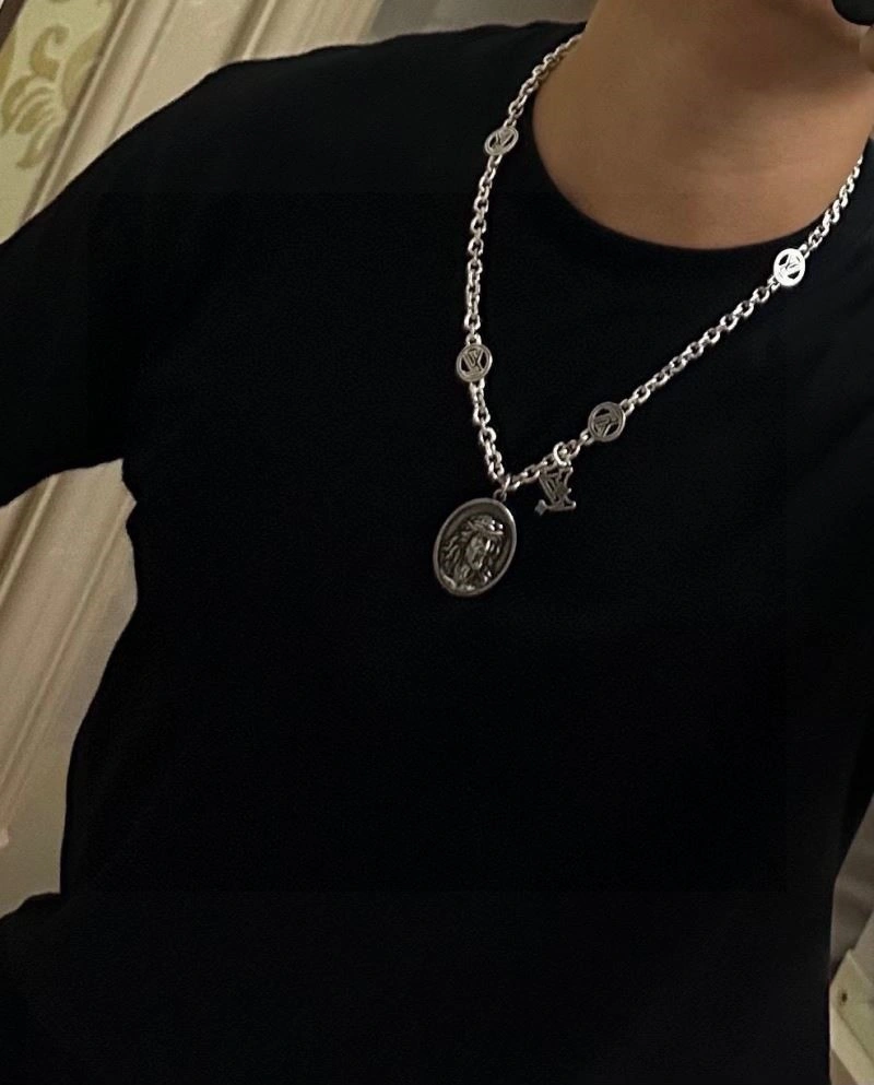 Accurate model Louis Vuitton Necklaces