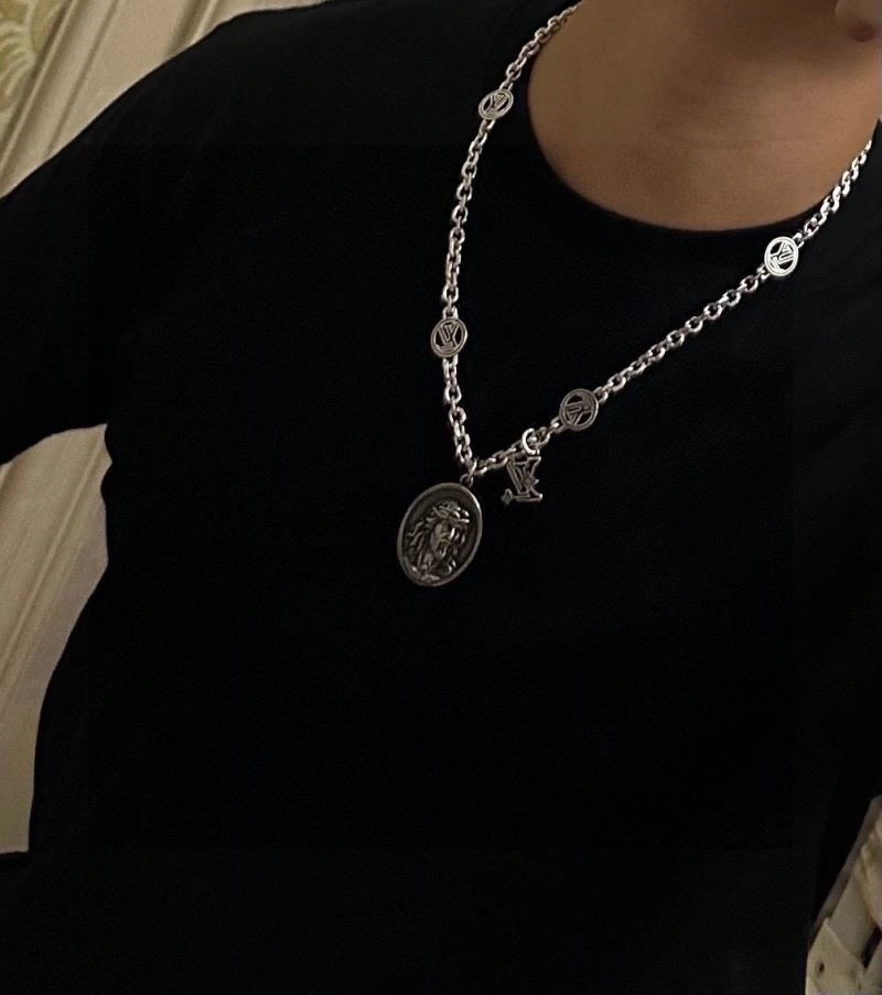 Accurate model Louis Vuitton Necklaces
