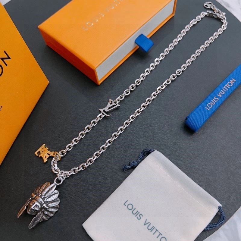 Top mirror Louis Vuitton Necklaces