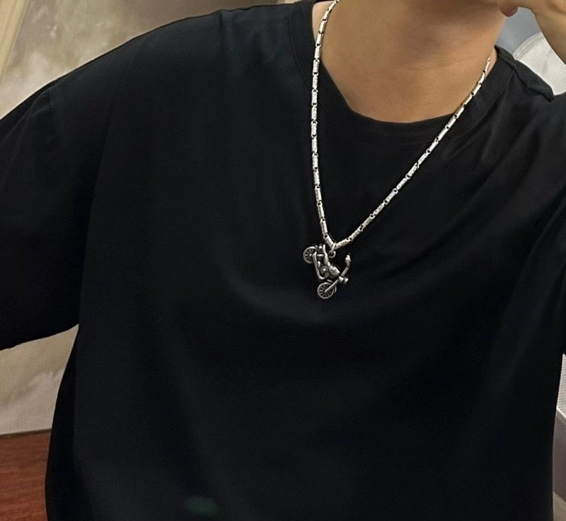Perfect replica Louis Vuitton Necklaces