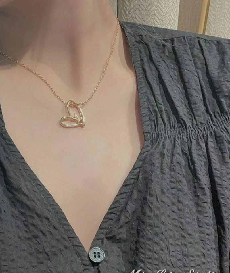 Official Louis Vuitton Necklaces