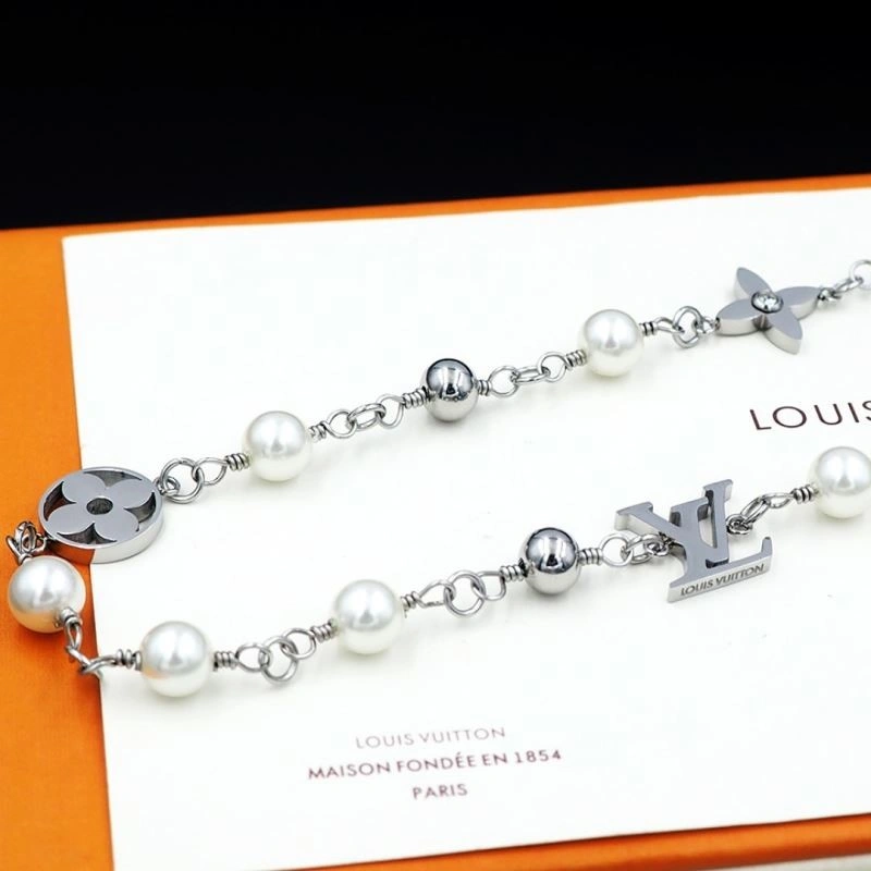 Accurate model Louis Vuitton Necklaces