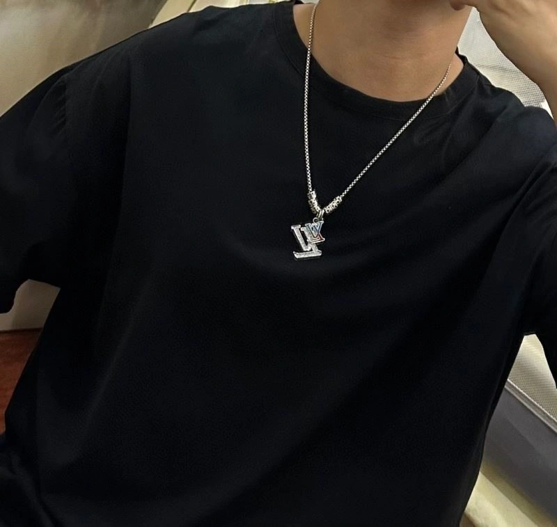 Value-priced Louis Vuitton Necklaces