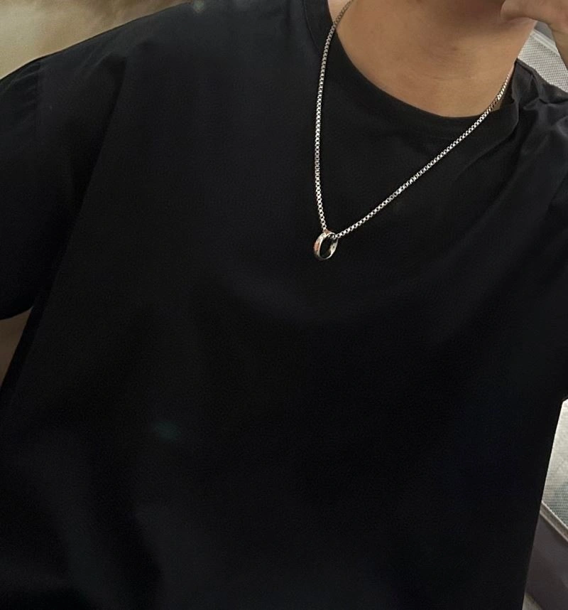 Perfect replica Louis Vuitton Necklaces