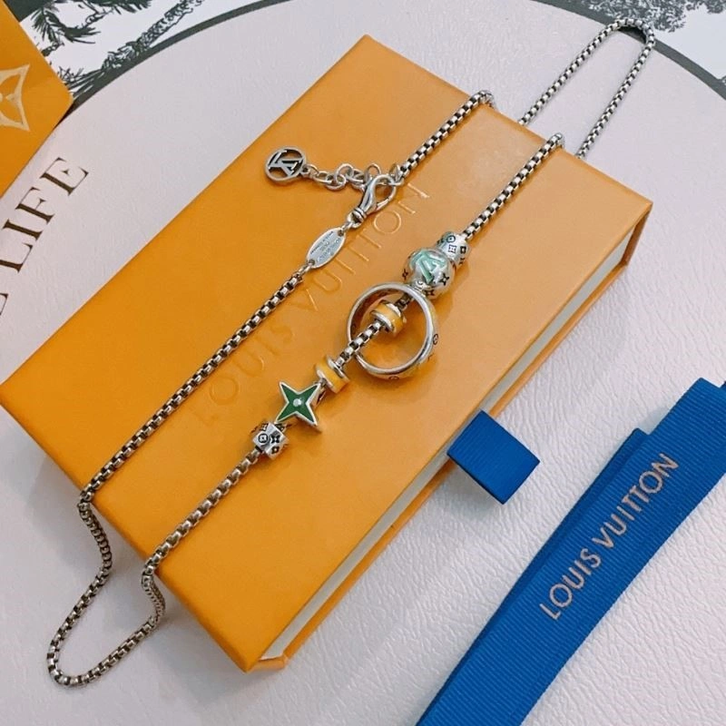 Top mirror Louis Vuitton Necklaces