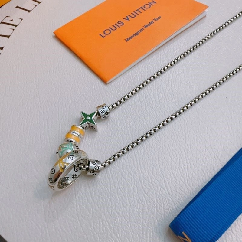 Top mirror Louis Vuitton Necklaces