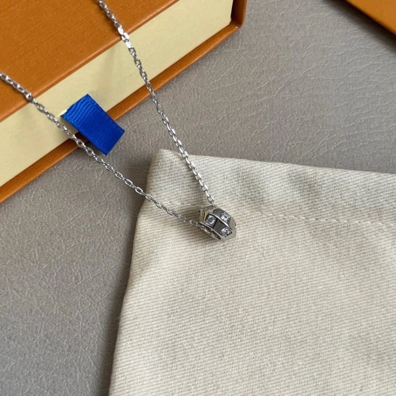 Brand-authenticated Louis Vuitton Necklaces