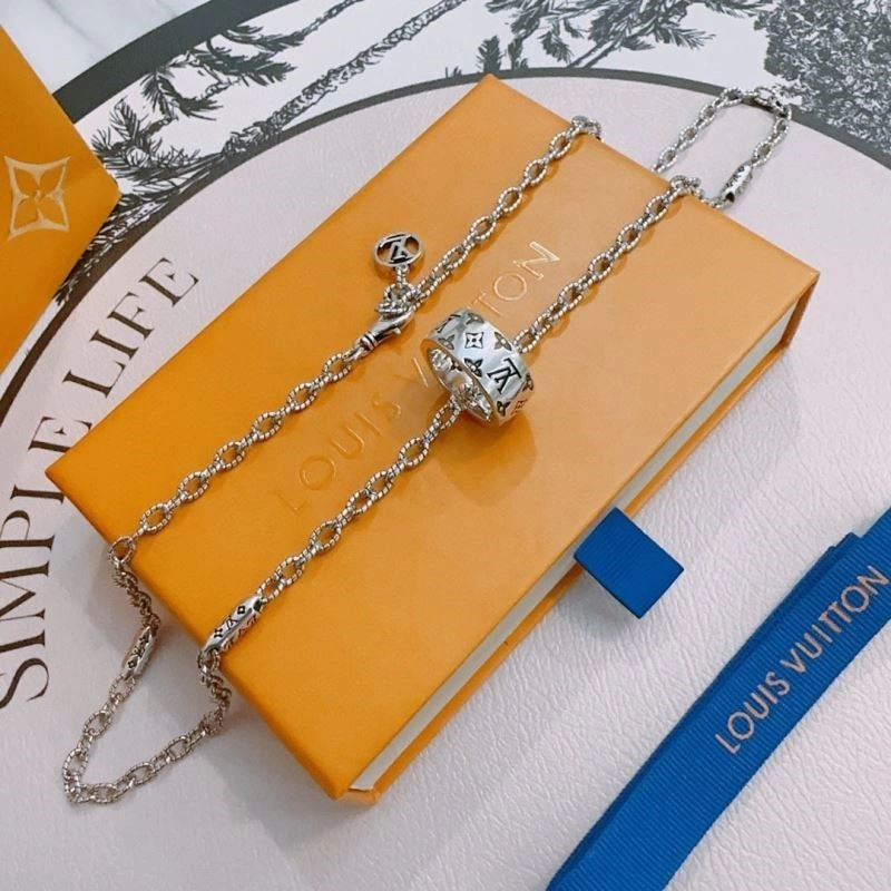 Top mirror Louis Vuitton Necklaces