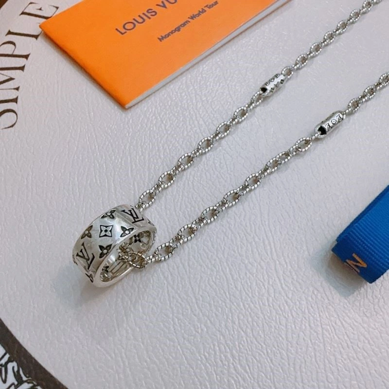 Top mirror Louis Vuitton Necklaces