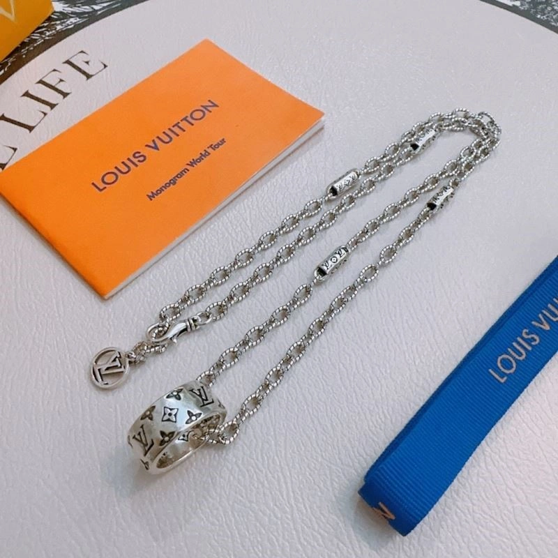 Top mirror Louis Vuitton Necklaces