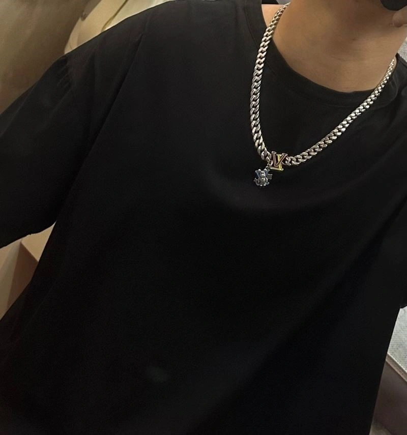 Official Louis Vuitton Necklaces