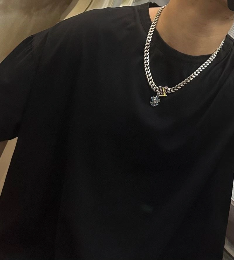 Official Louis Vuitton Necklaces