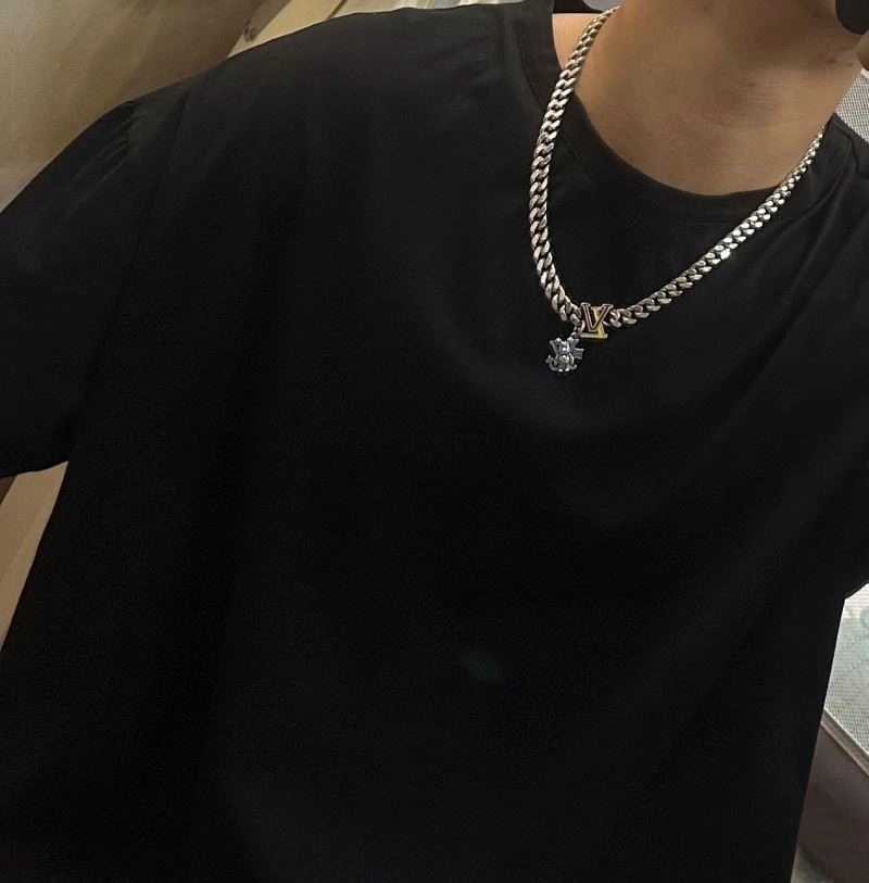 Official Louis Vuitton Necklaces