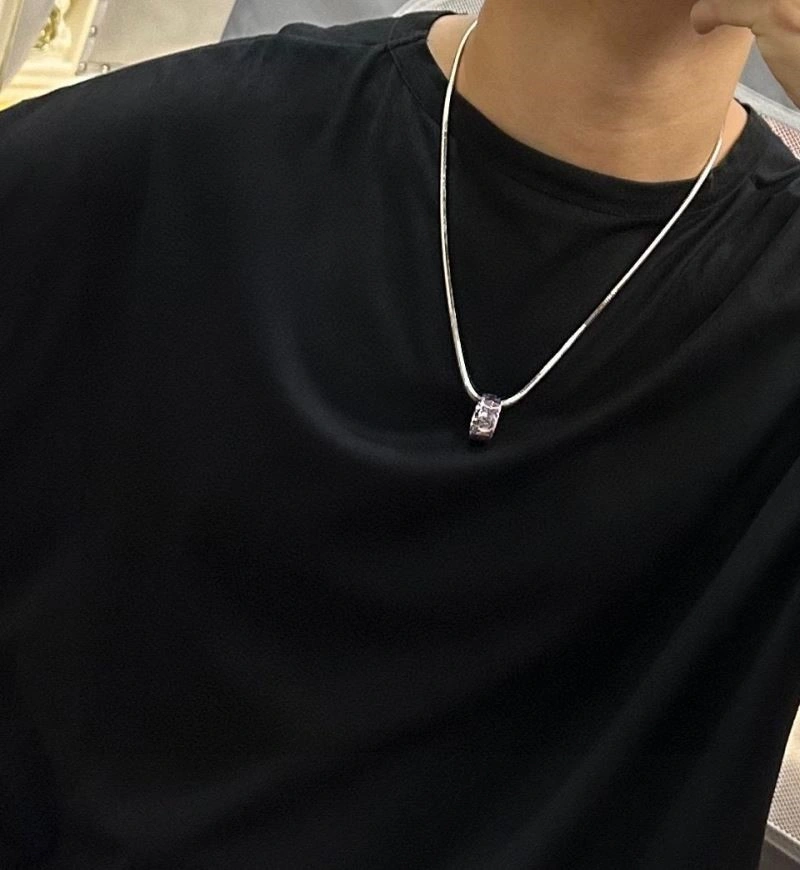 Cut-rate Louis Vuitton Necklaces
