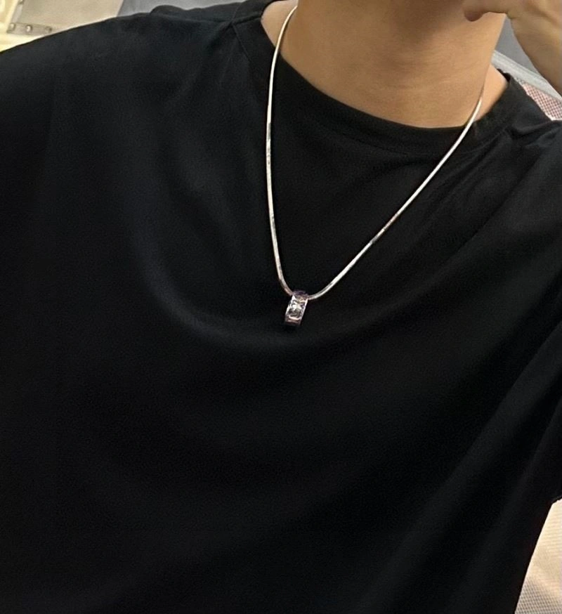 Cut-rate Louis Vuitton Necklaces