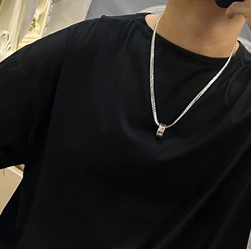 Brand-authenticated Louis Vuitton Necklaces
