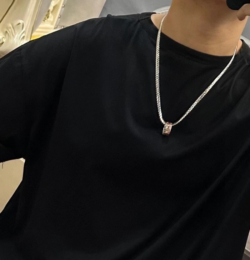 Brand-authenticated Louis Vuitton Necklaces