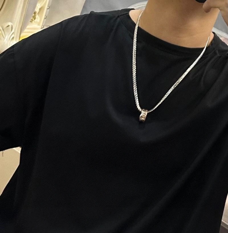 Brand-authenticated Louis Vuitton Necklaces