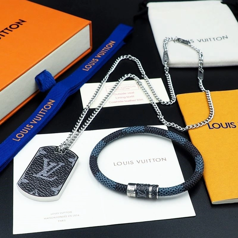 Value-priced Louis Vuitton Necklaces