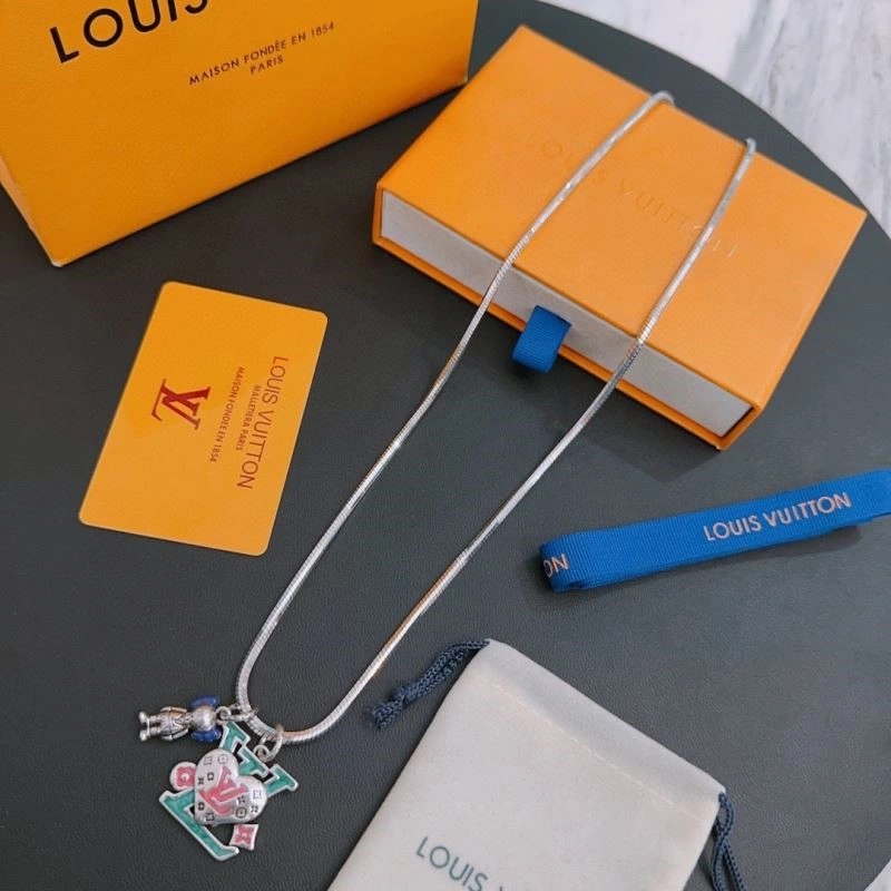 Bargain Louis Vuitton Necklaces